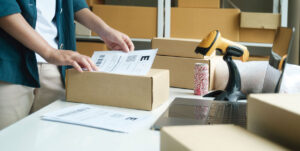 Qué es Picking y Packing | Diferencias | Ejemplos | Tipos | - Isaticar